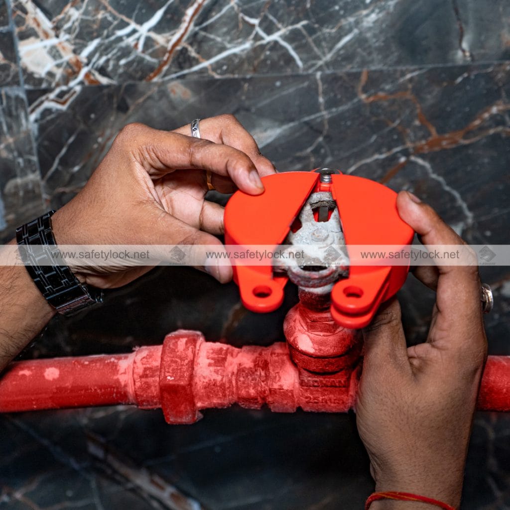 Hinged Gate Valve Lockout Set of 5 to lock 1 to 13-inch Valves