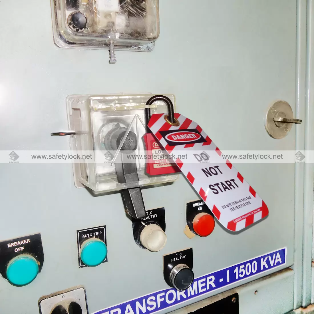 Lever Electrical Panel Schneider Electric / Square D AL2820 Operating